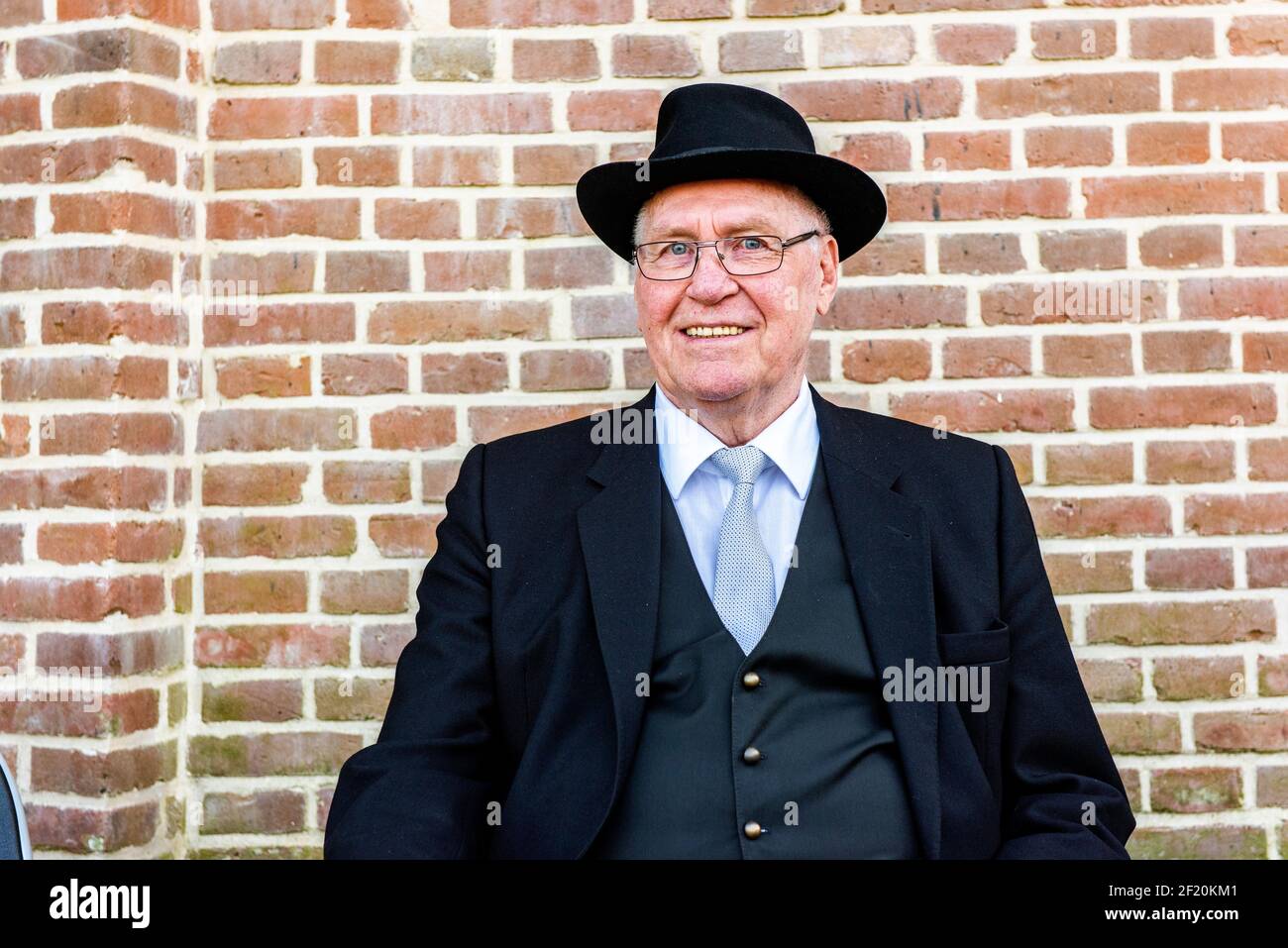 Dutch costume man hi-res stock photography and images - Alamy