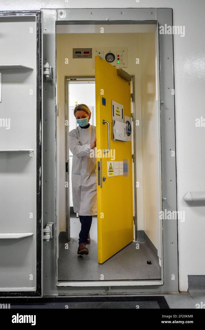 Technology laboratory dstl porton down hi-res stock photography and ...