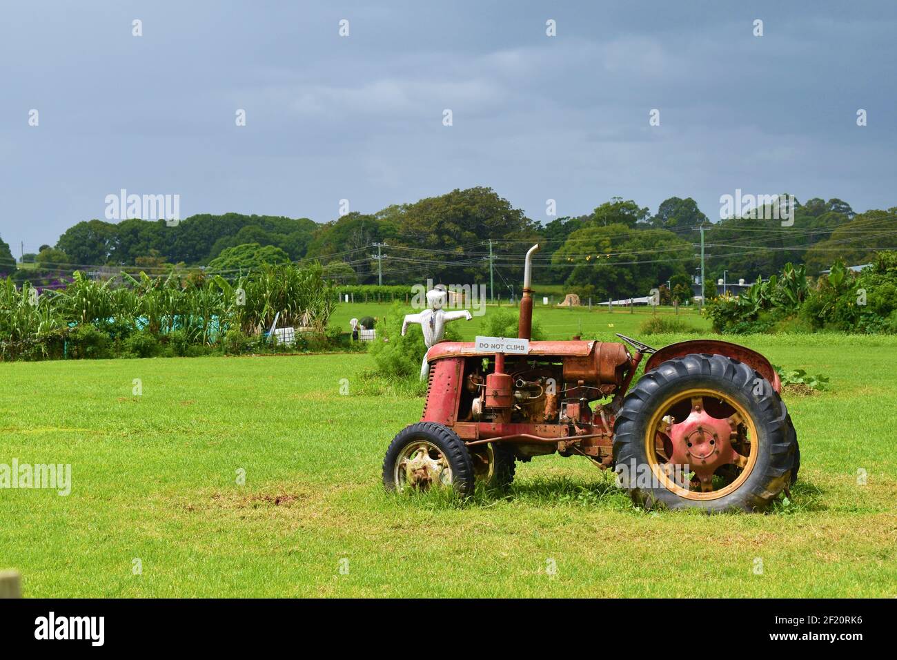 Red old tractor on land hi-res stock photography and images - Alamy