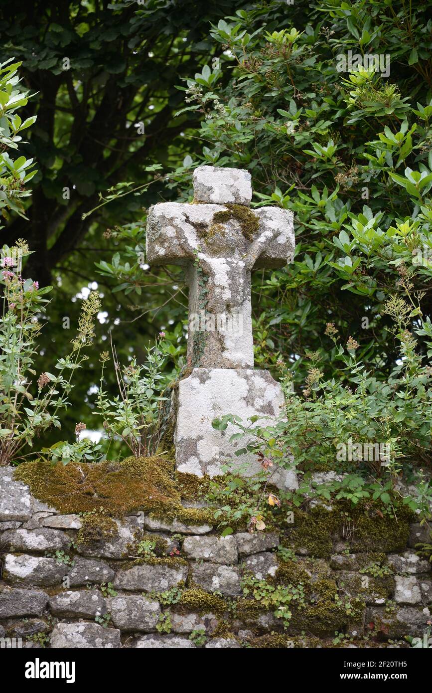Stone cross in Locronan, Brittany Stock Photo - Alamy