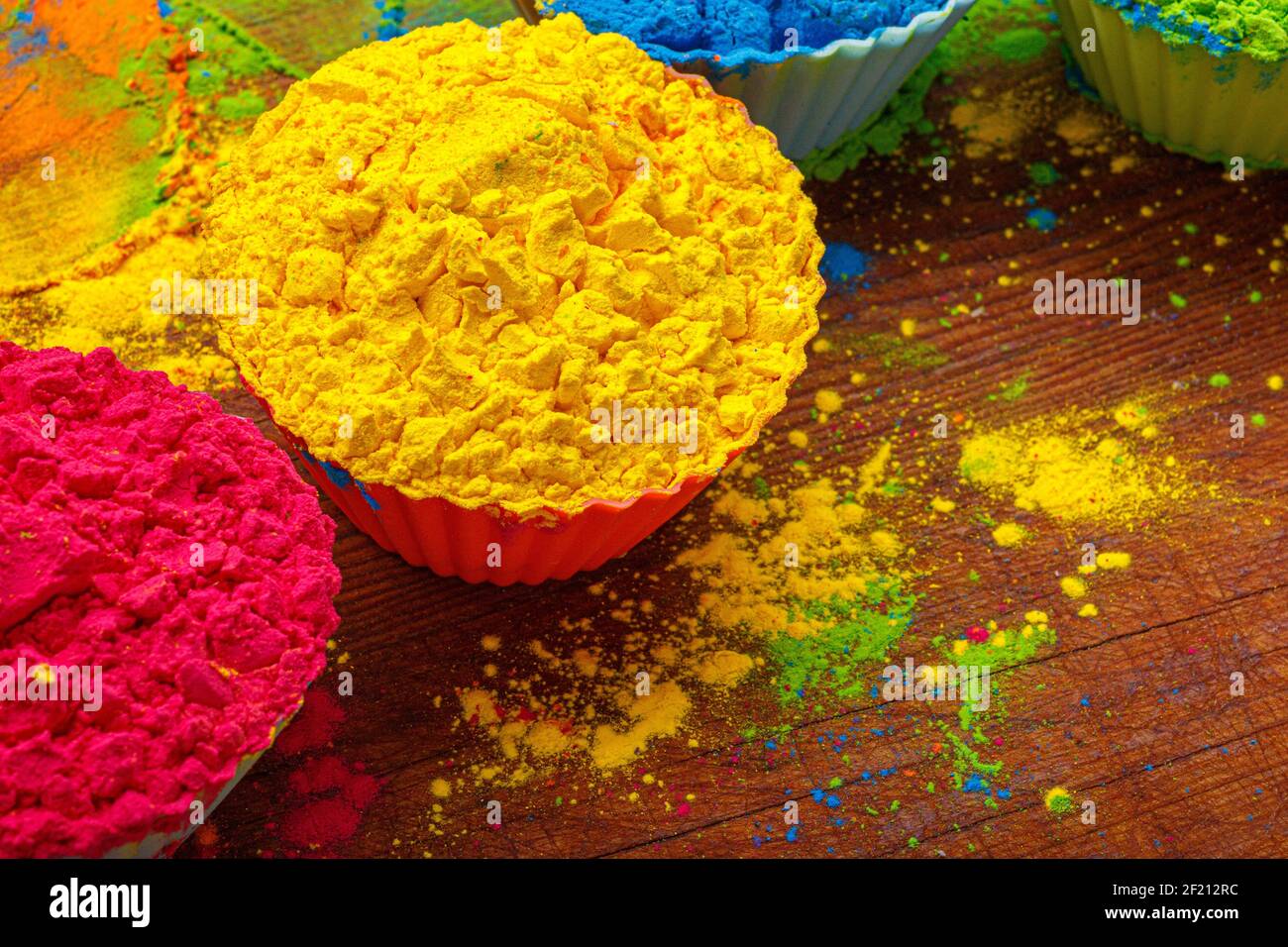 Colorful traditional holi powder in bowls. Happy holi. Concept Indian ...