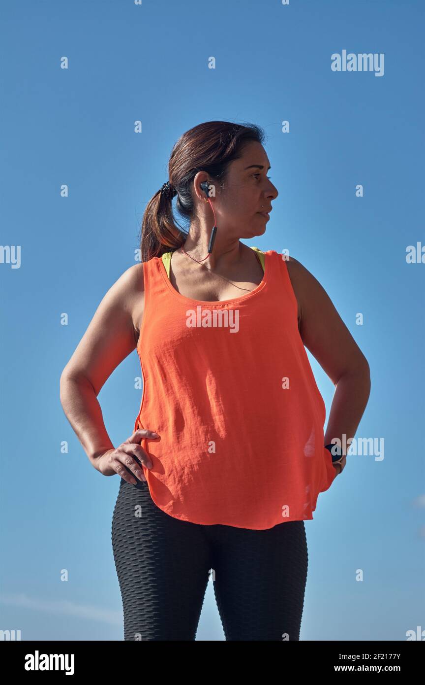 Female keeping fit hi-res stock photography and images - Alamy