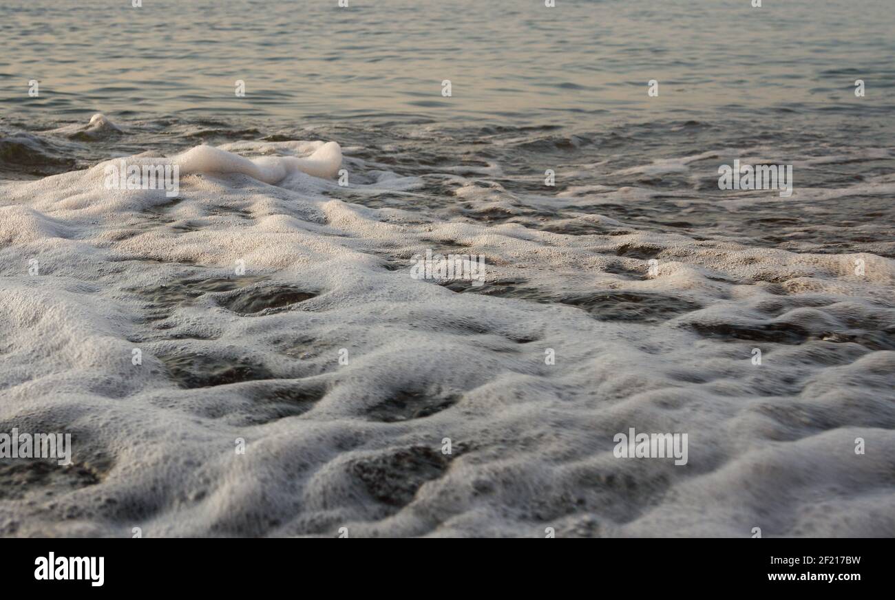 Foam on the surface of sea Stock Photo - Alamy