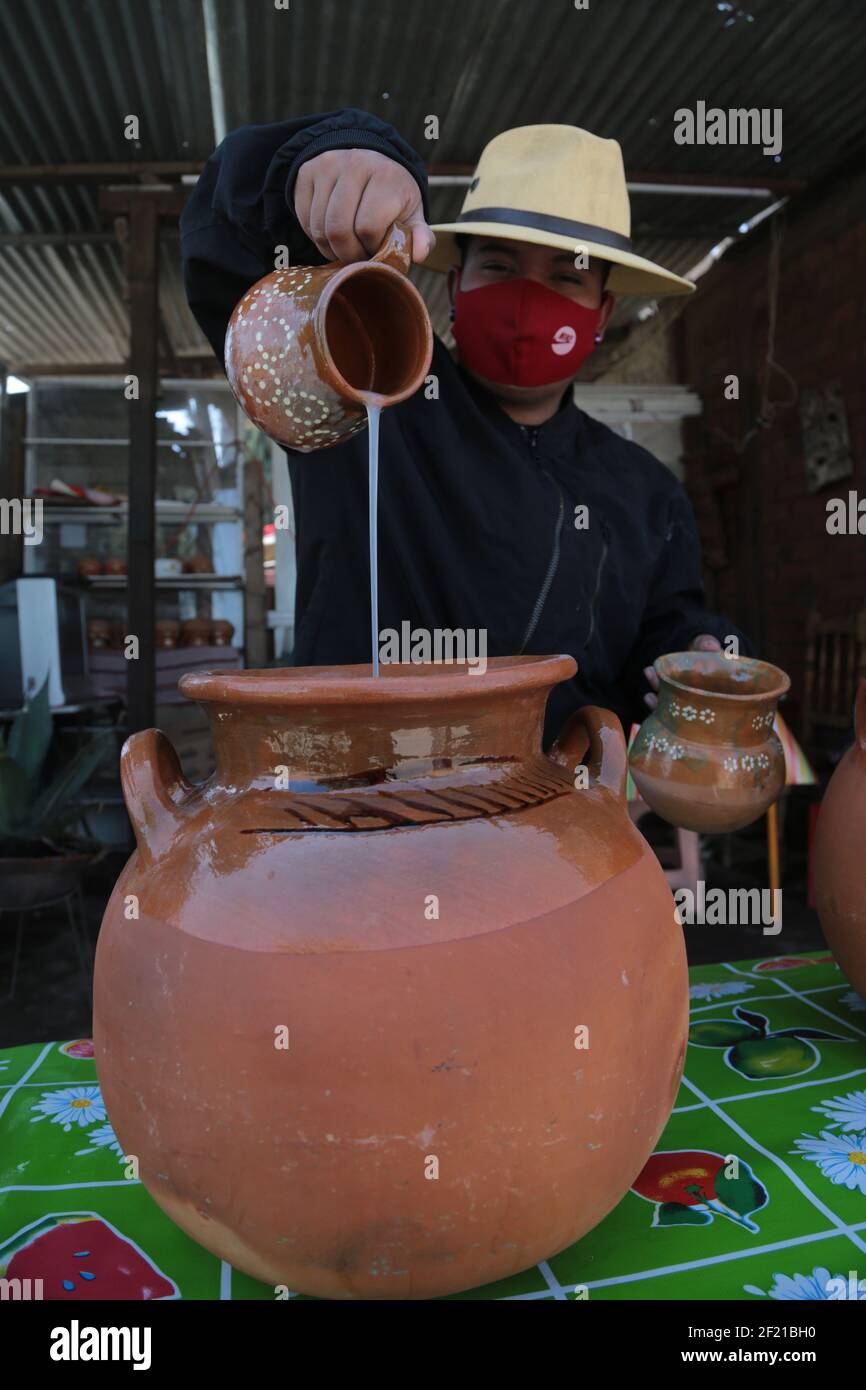 Traditional mexican pulque hi-res stock photography and images - Alamy