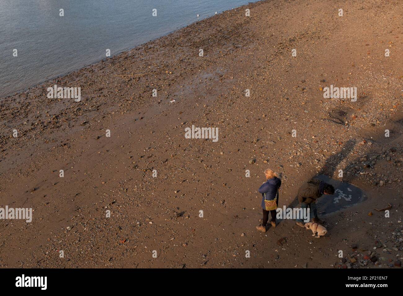 Spring low tide thames hi-res stock photography and images - Alamy