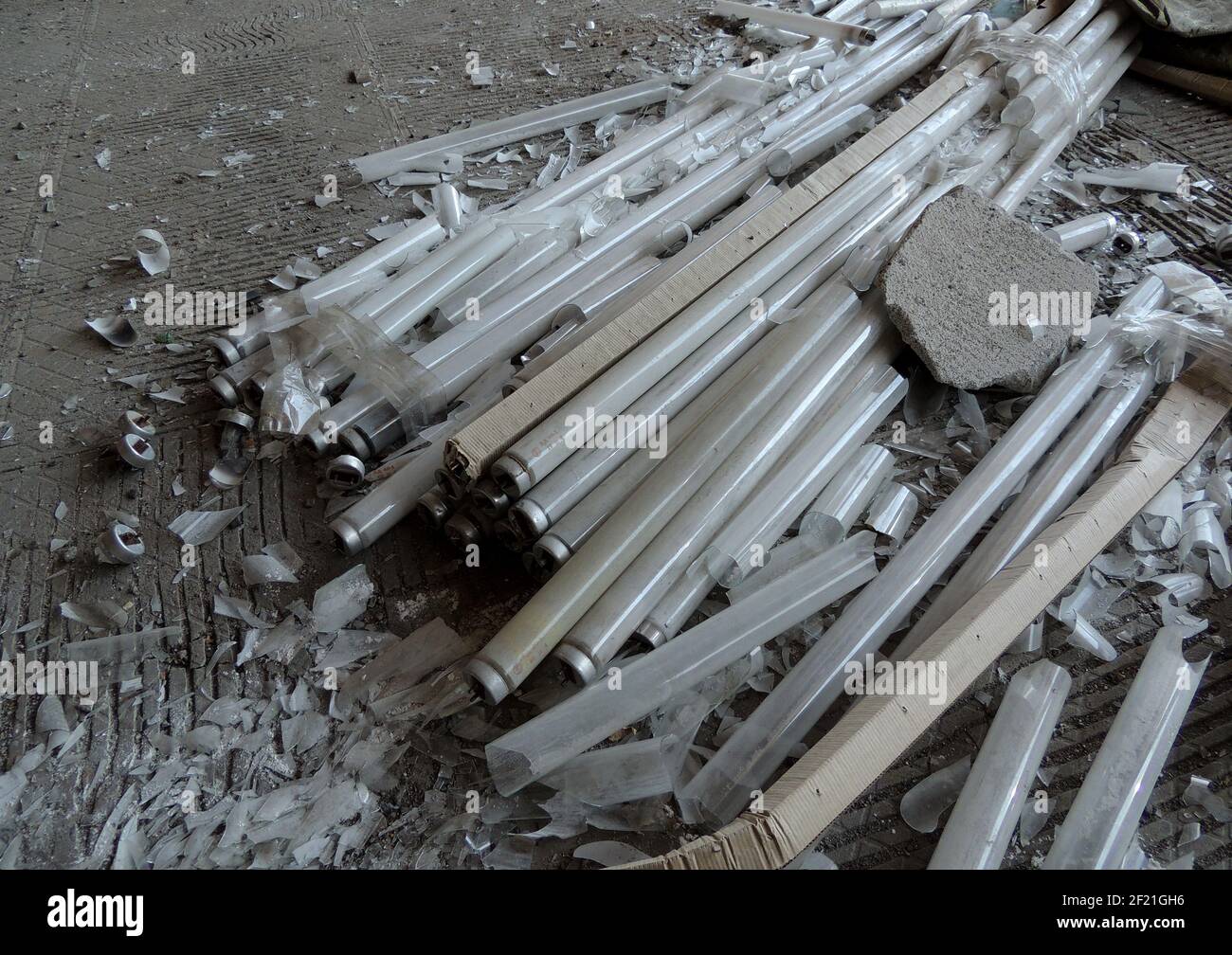 Neon lamp hi-res stock photography and images - Alamy