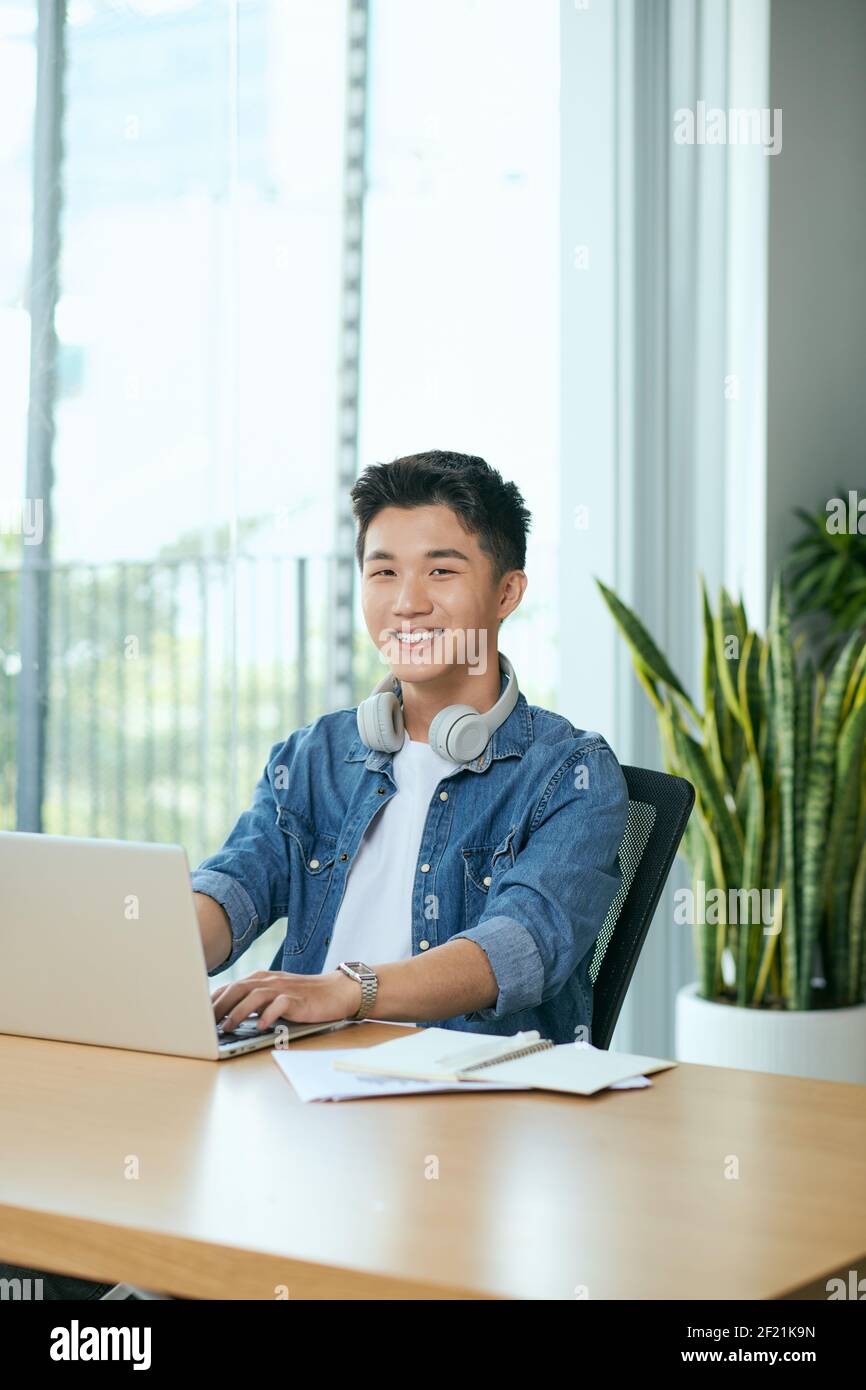 Men relax hi-res stock photography and images - Alamy