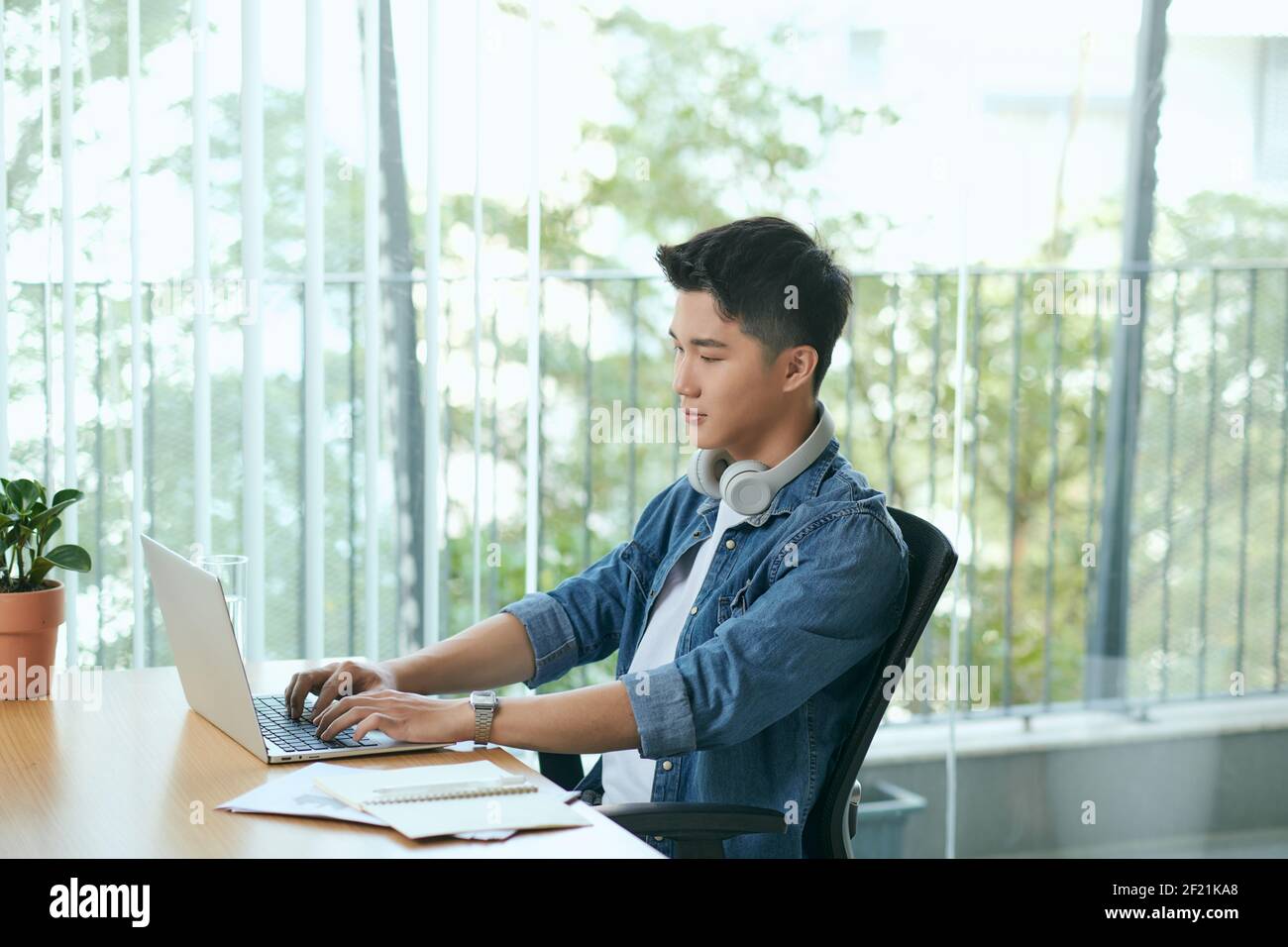 Doing their work hi-res stock photography and images - Alamy