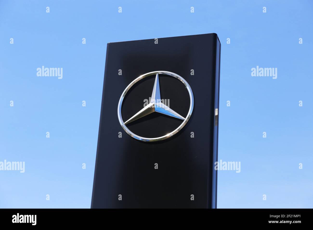 Star logo automobile trademark hi-res stock photography and images - Alamy