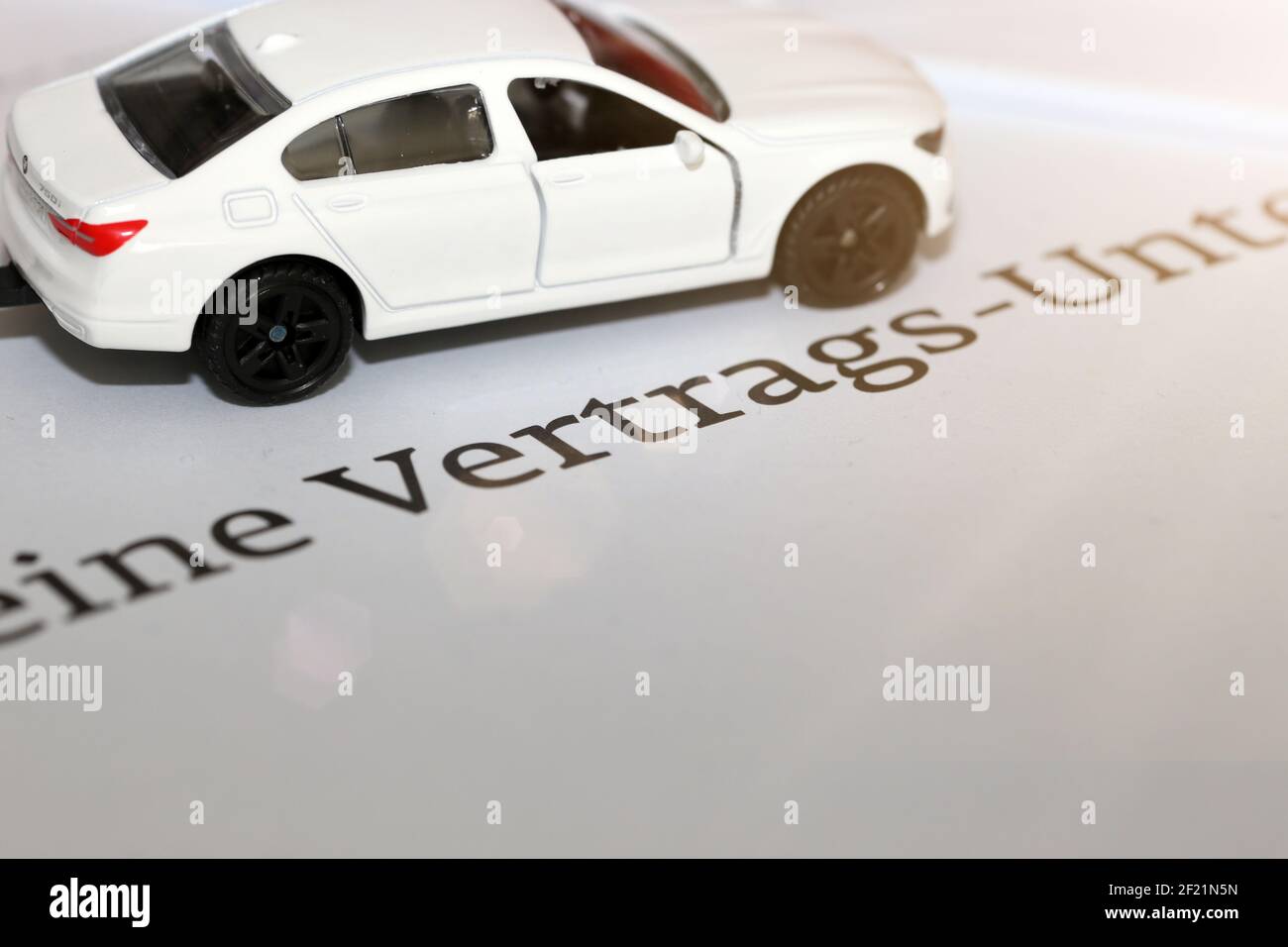 Symbol picture car insurance: Model car with contract documents (german ...