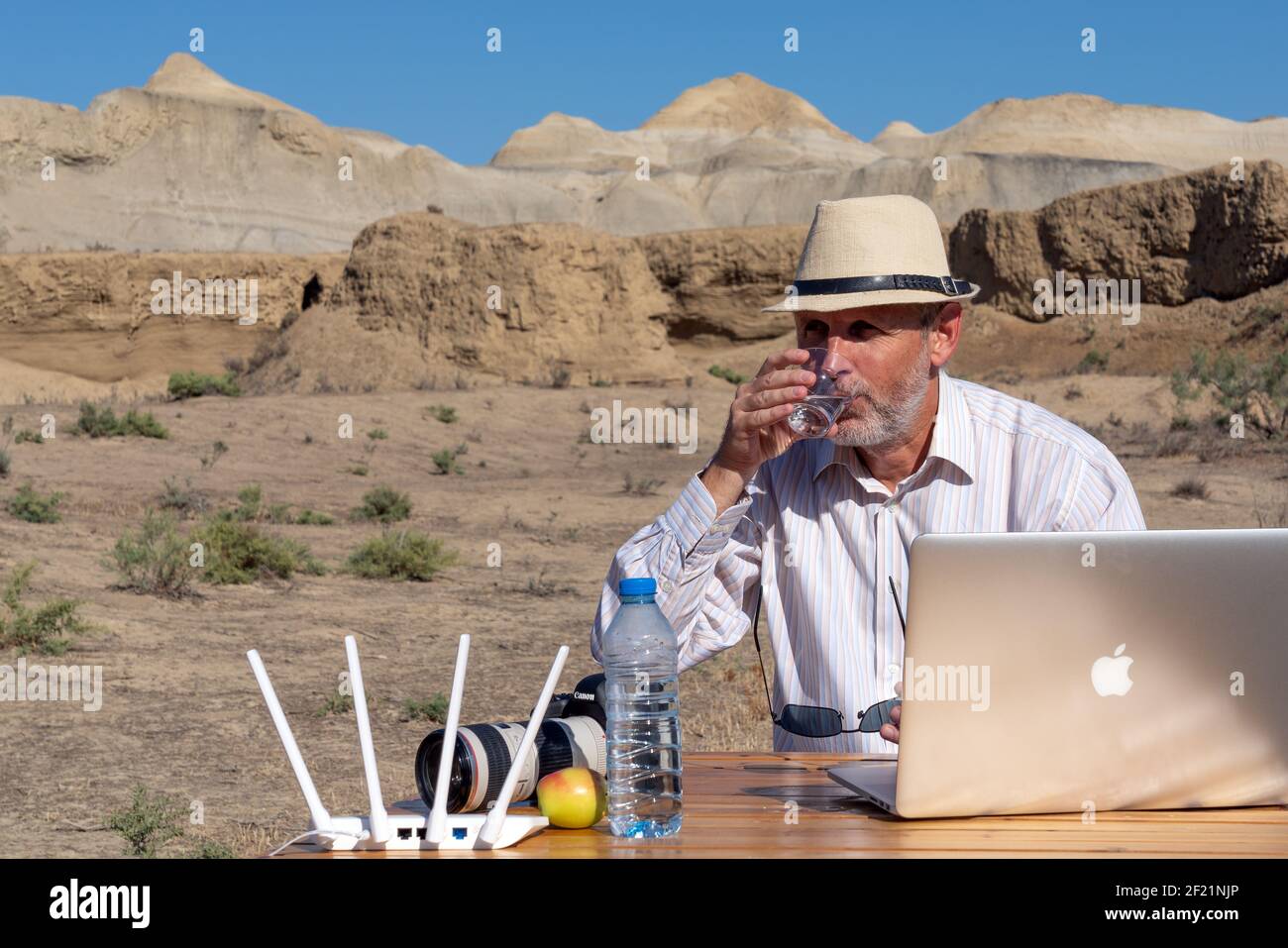Man working on laptop desert hi-res stock photography and images - Alamy