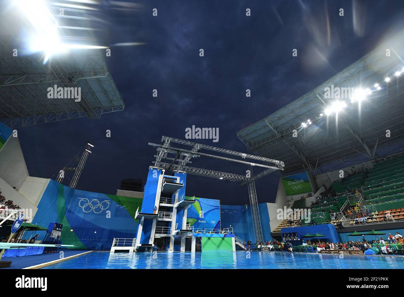 10 m platform hi-res stock photography and images - Alamy