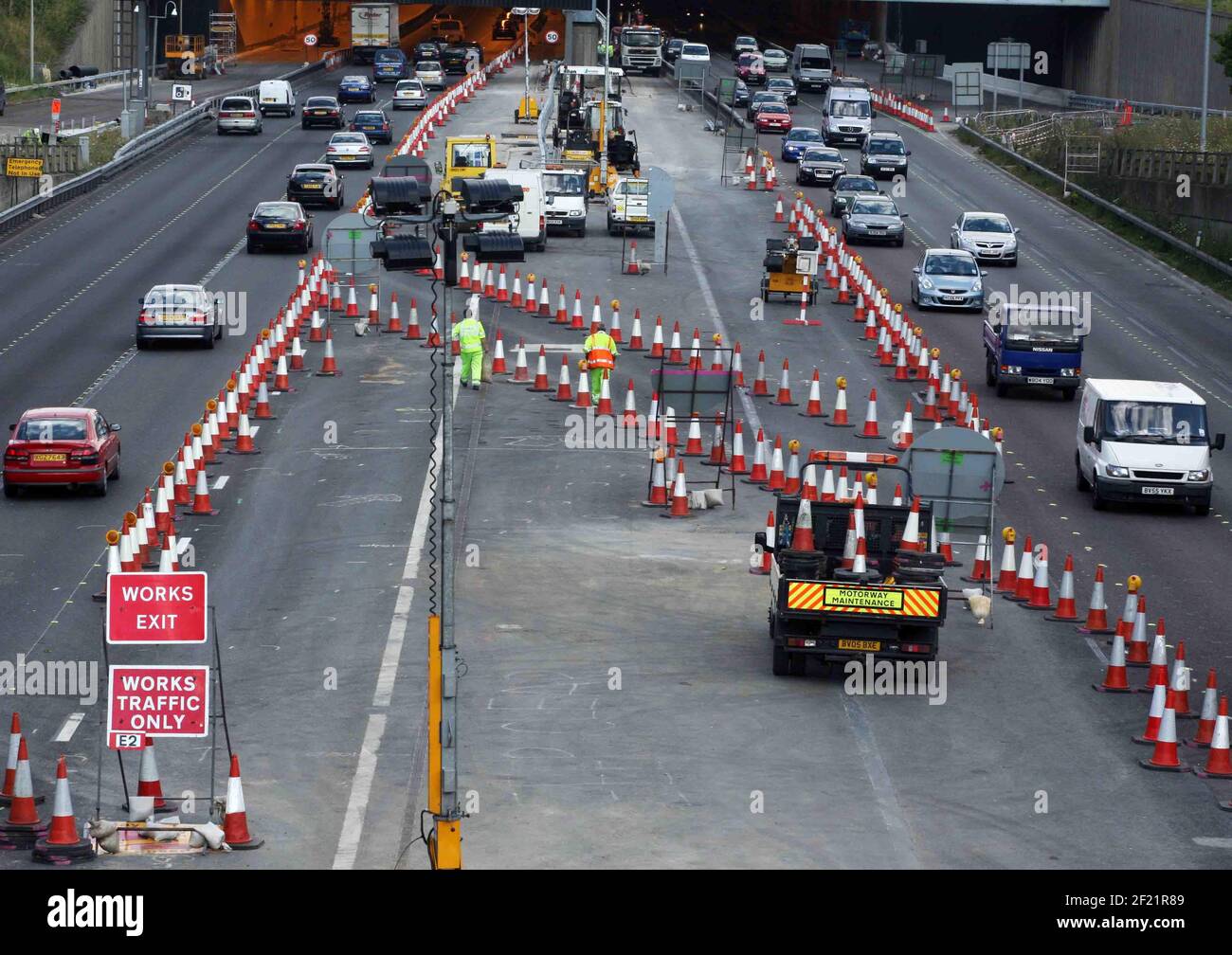 Motorway maintanence, road works on the M25 motorway, junction 25. pic ...