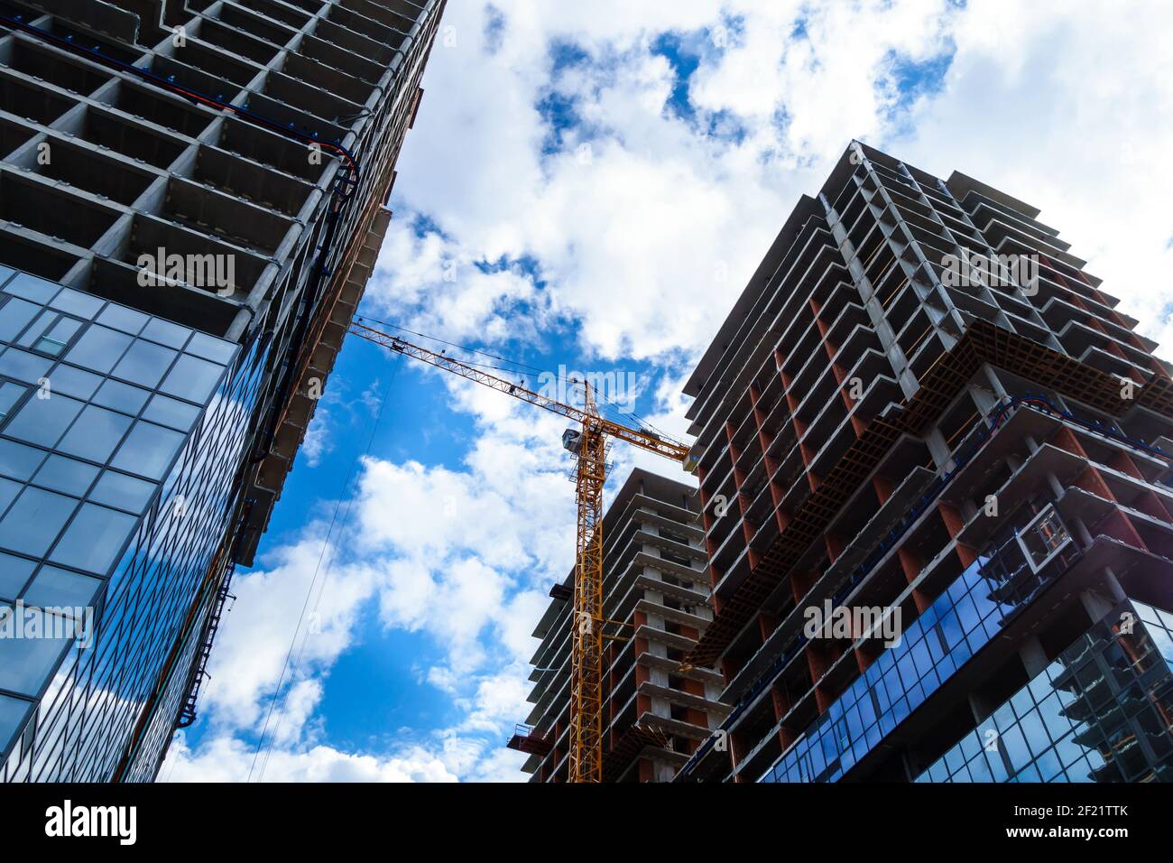 Business in high rise building hi-res stock photography and images - Alamy