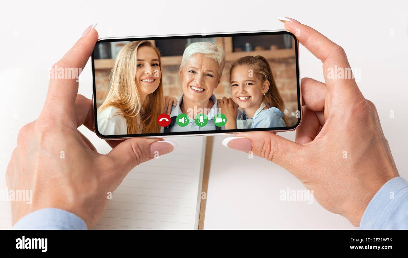 Zoom call family hi-res stock photography and images - Alamy