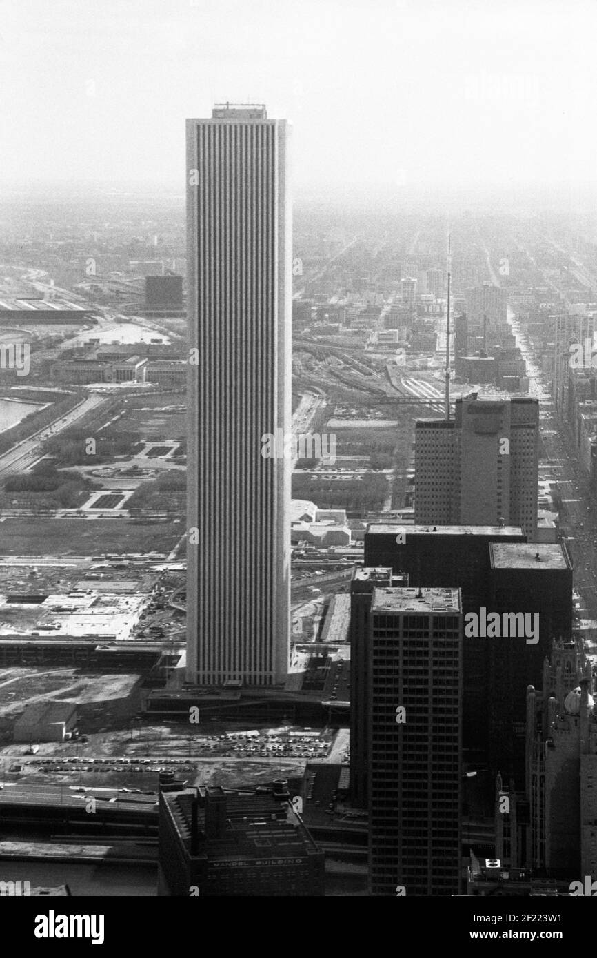 Chicago skyline 1970s hi-res stock photography and images - Alamy