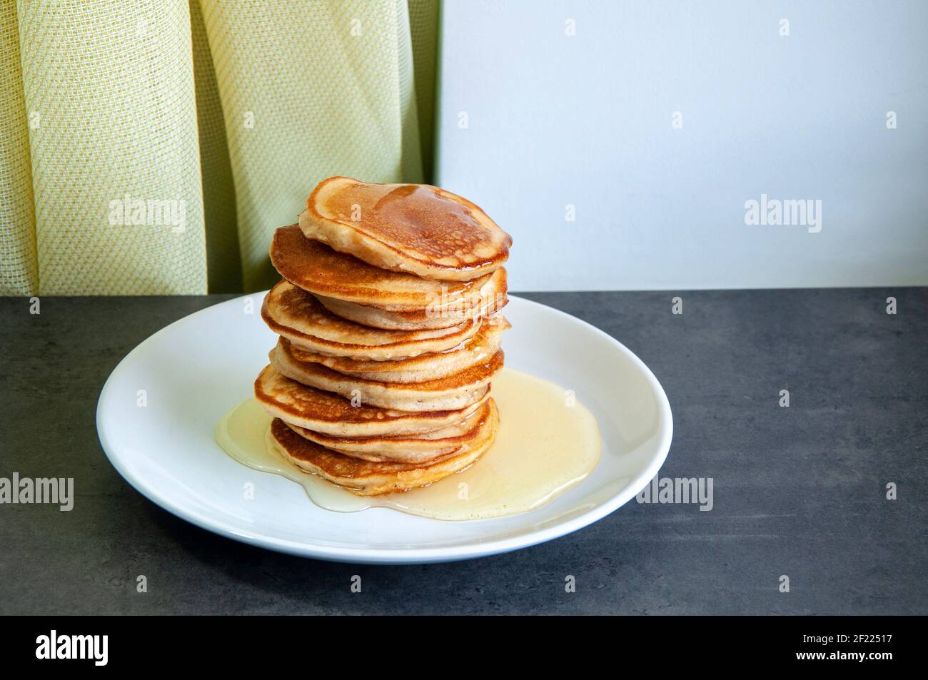 Buttermilk pancake stack hi-res stock photography and images - Alamy
