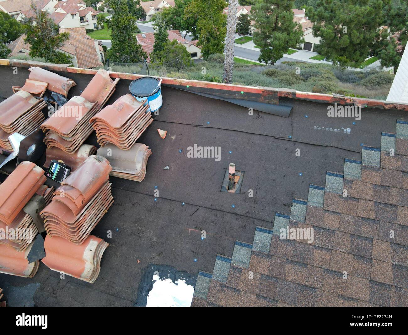 Modern house repair roof hi-res stock photography and images - Alamy