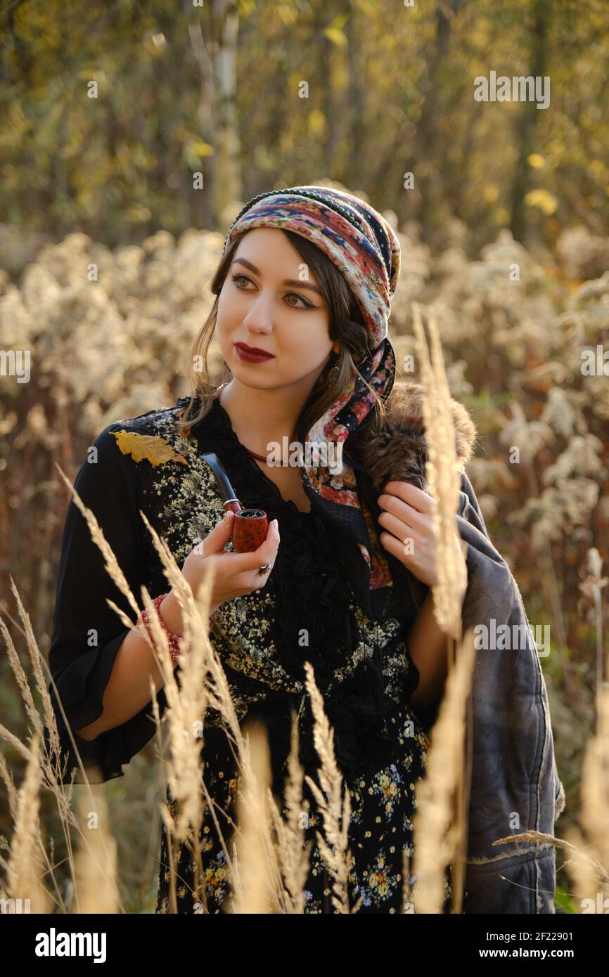 Gypsy beauty hi-res stock photography and images - Alamy