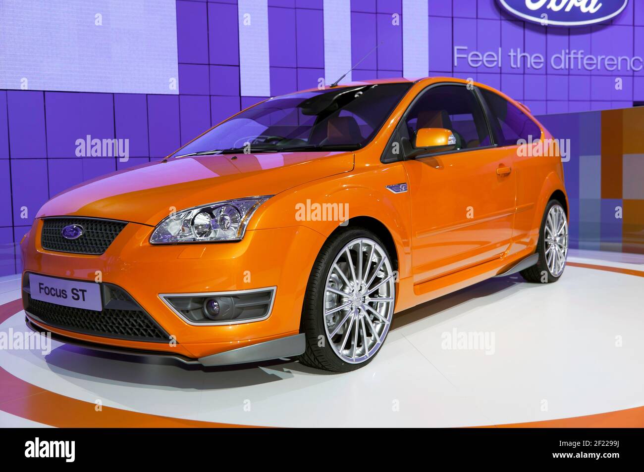 Three-quarters front view of an Orange, second generation, Ford Focus ...