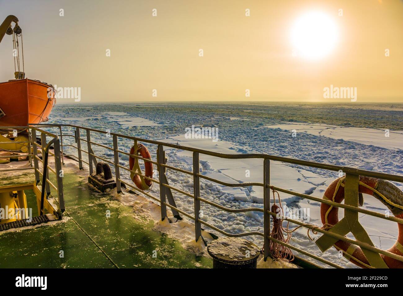 The strip of ice crumb Stock Photo - Alamy