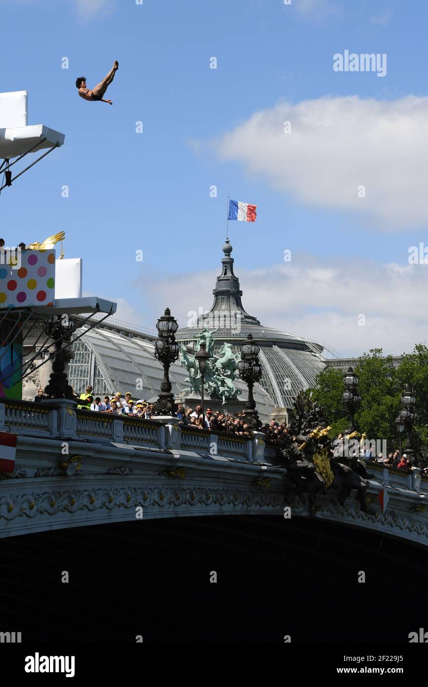 Diving during the Olympics days for Paris 2024 Candidacy, in Paris ...