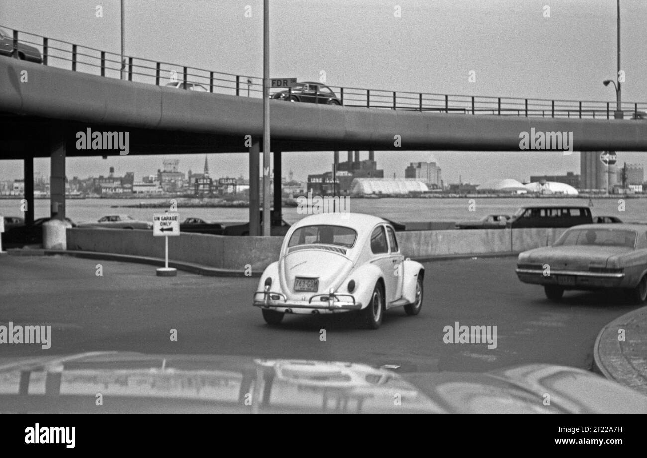Retro car bridge Black and White Stock Photos & Images - Alamy