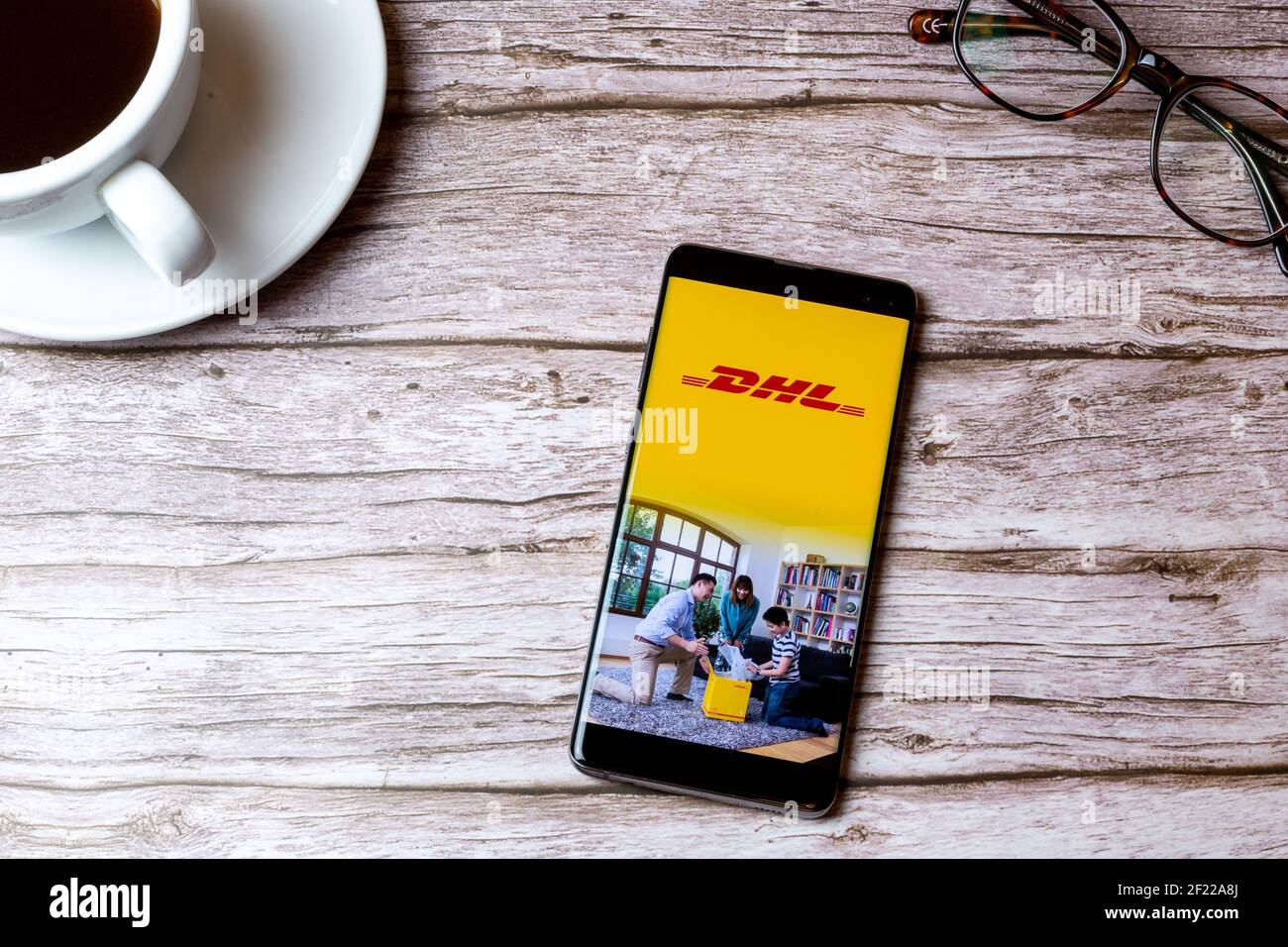 Dhl delivery app hi-res stock photography and images - Alamy