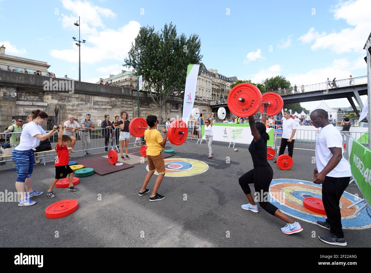 Weightlifting during the Olympics days for Paris 2024 Candidacy, in ...