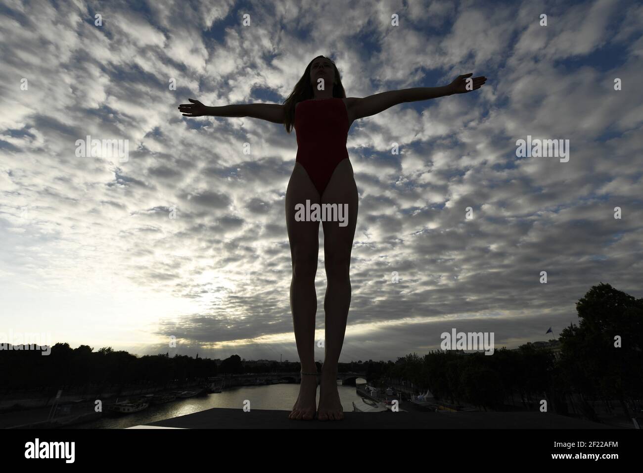 Diver Laura Marino on the Alexandre III bridge platform during the ...