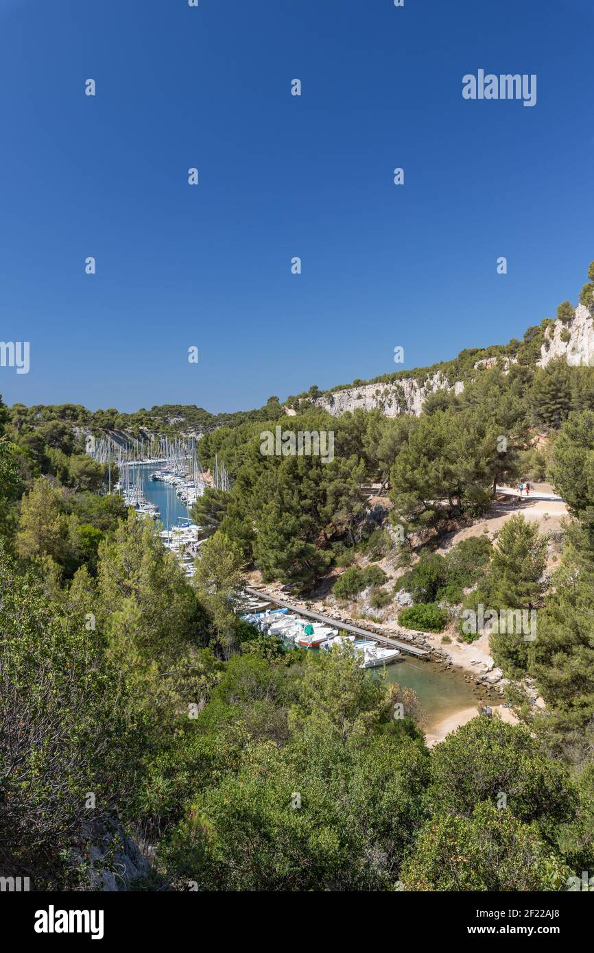 Calanque tour boat hi-res stock photography and images - Alamy