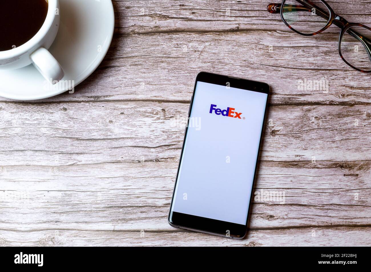 Fedex app hi-res stock photography and images - Alamy