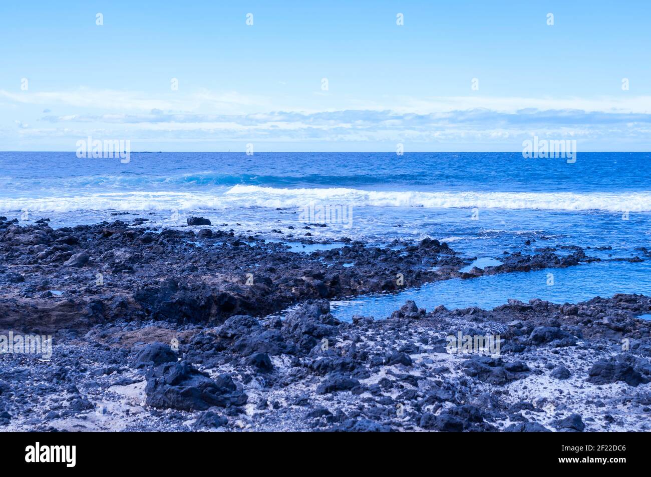 Midday sun landscape hi-res stock photography and images - Alamy