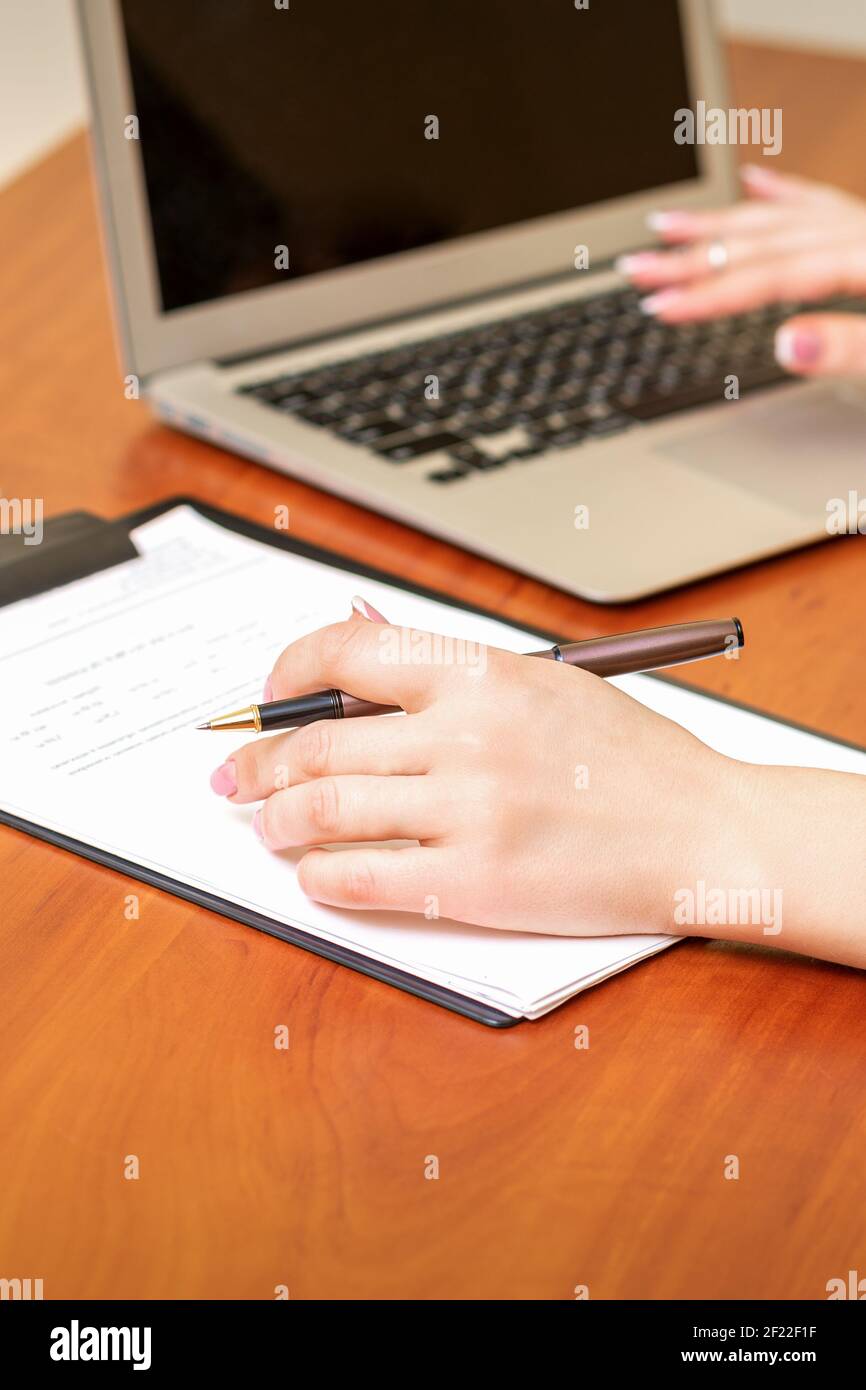 Holding hands under table hi-res stock photography and images - Alamy