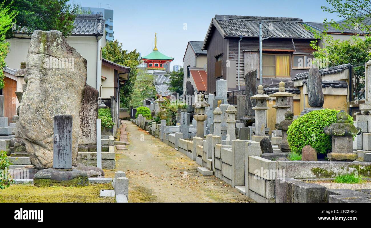 Houses cemetery japan hi-res stock photography and images - Alamy