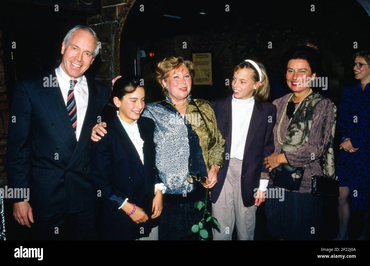 Eva Maria Bauer mit Familie bei der Feier ihres 65. Geburtstags im ...