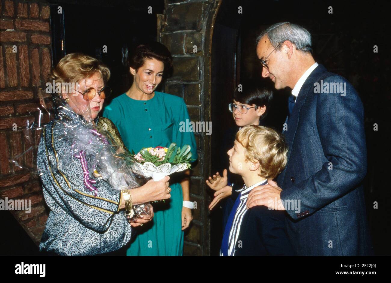 Eva Maria Bauer mit Familie bei der Feier ihres 65. Geburtstags im ...