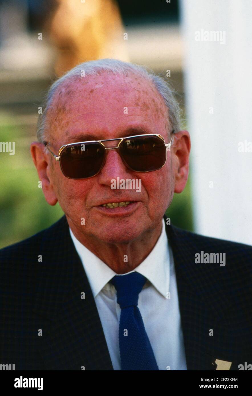 Mit sonnenbrille hi-res stock photography and images - Alamy