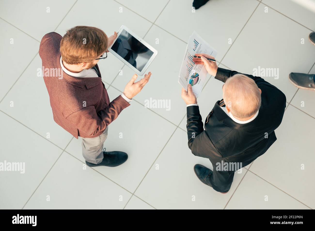 Comparing two documents hi-res stock photography and images - Alamy