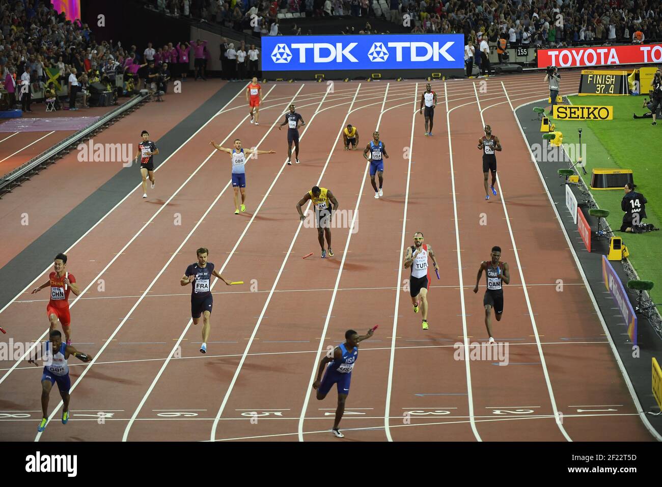 Usain Bolt (JAM) falls down in track after injured on Men's 4X100 m ...