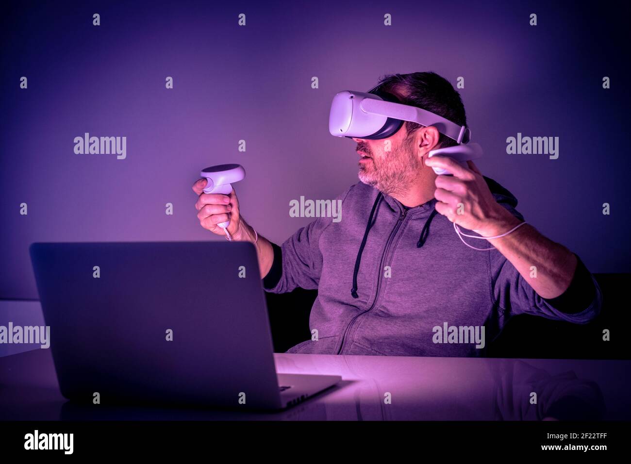 3d virtual reality viewer hi-res stock photography and images - Alamy