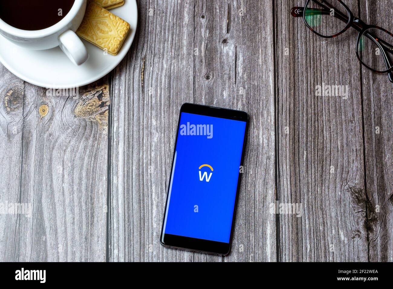 Consumer screen hi-res stock photography and images - Alamy