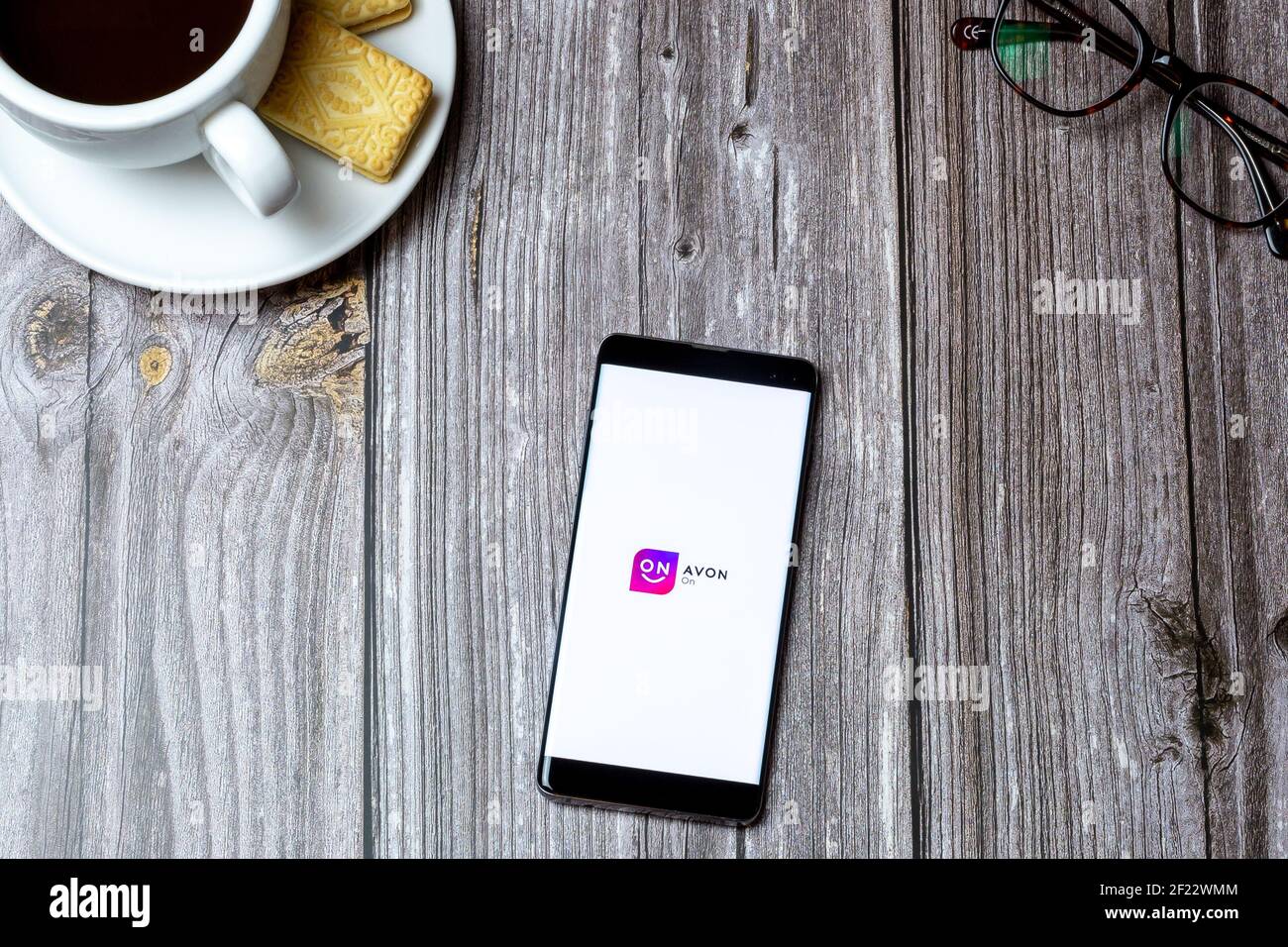 Avon mobile app hi-res stock photography and images - Alamy