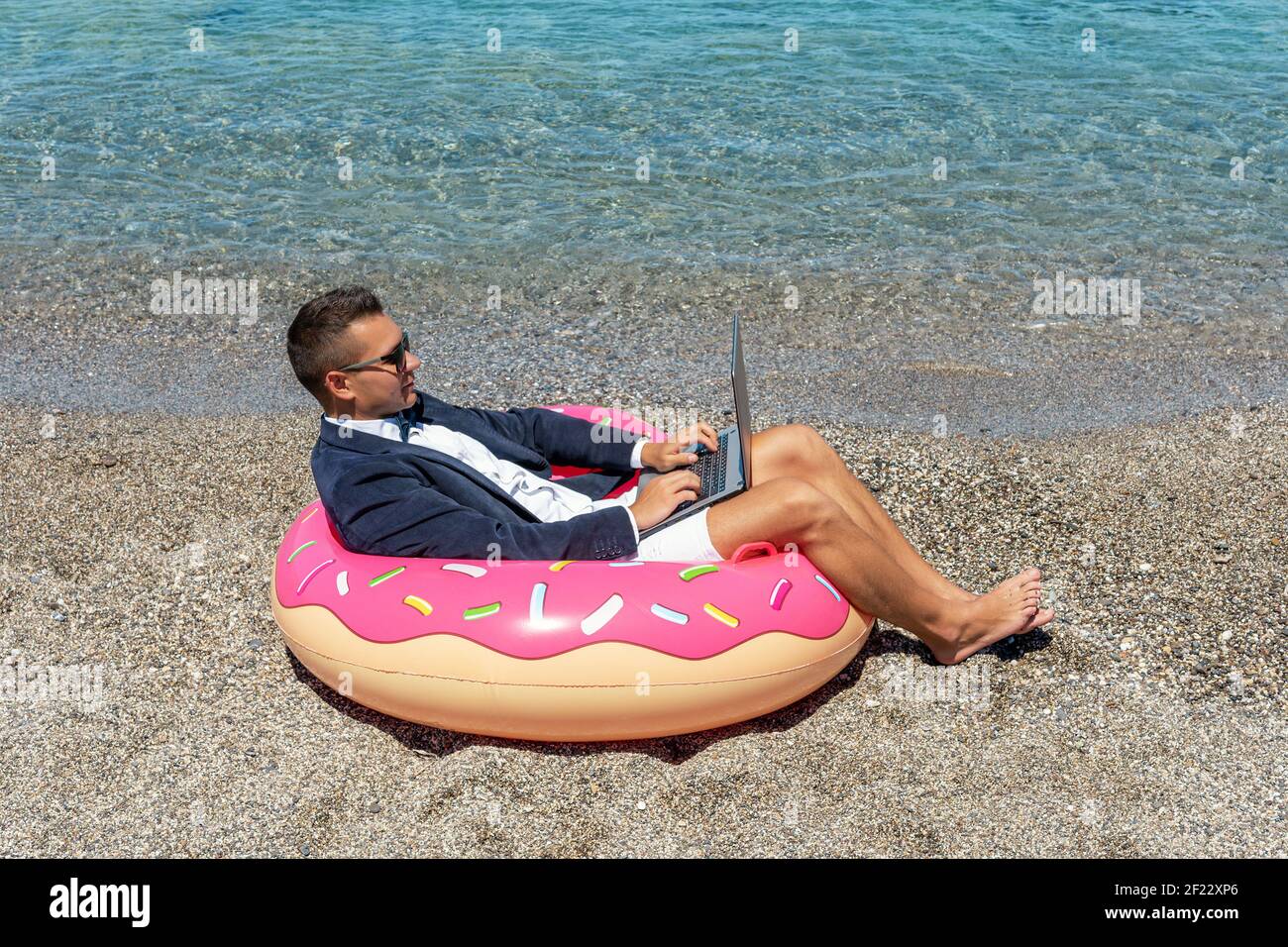 Computer summer vacation beach hi-res stock photography and images - Alamy
