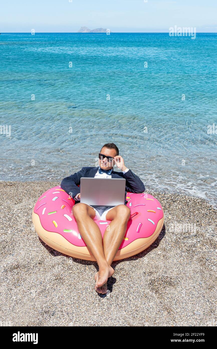 Computer summer vacation beach hi-res stock photography and images - Alamy