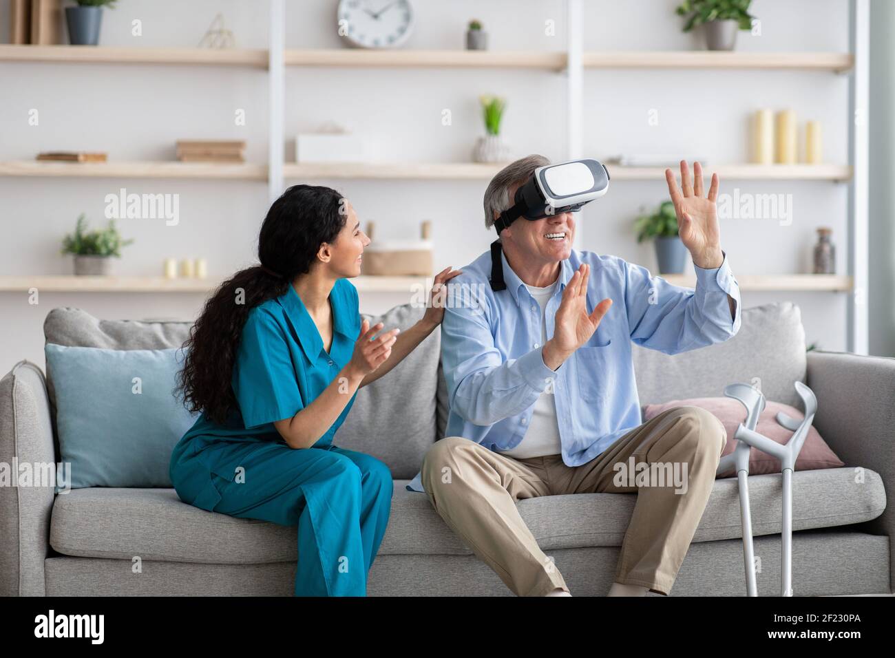 Female doctor exploring virtual hi-res stock photography and images - Alamy