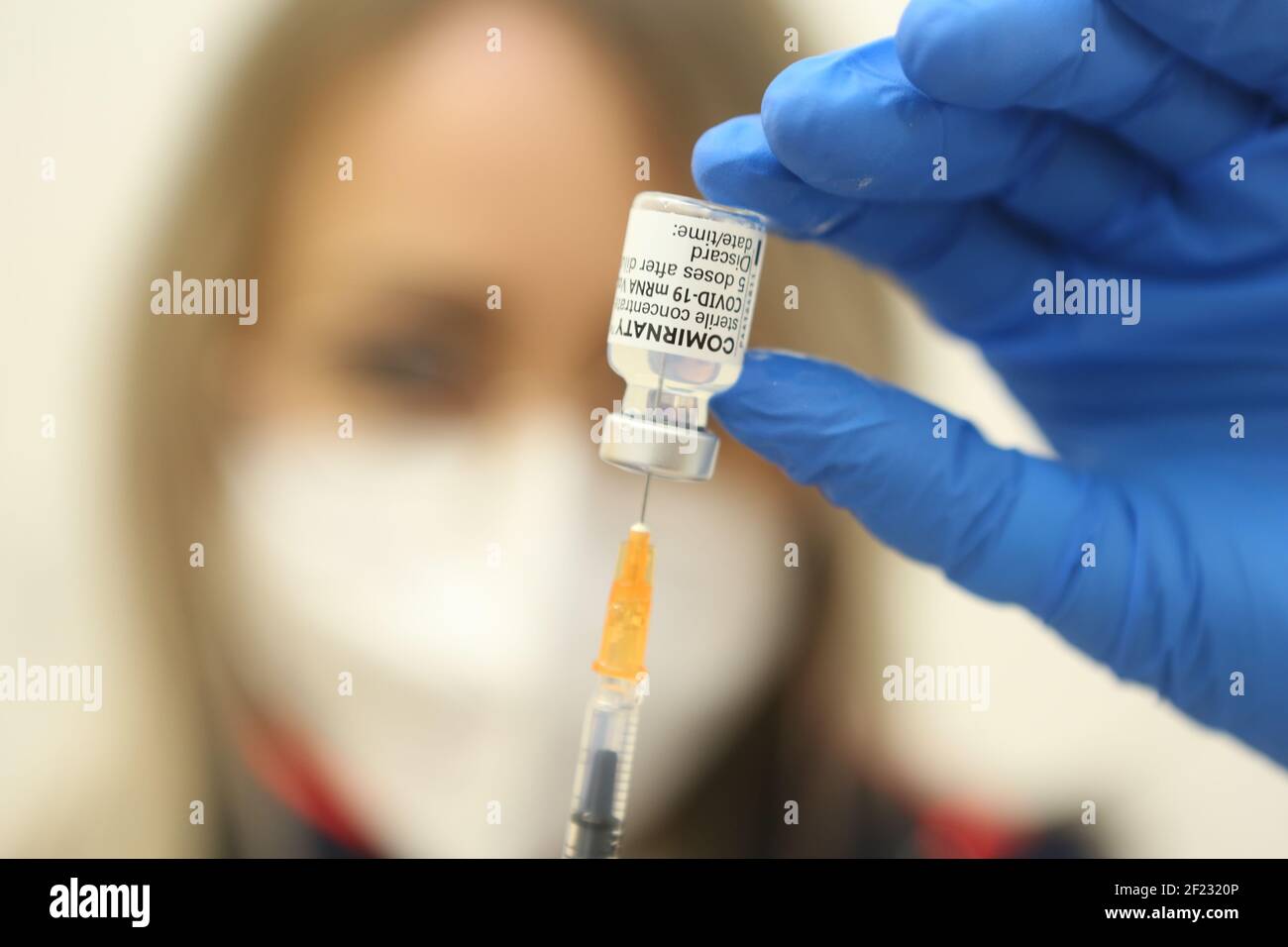 Ermsleben, Germany. 10th Mar, 2021. Emergency paramedic Mandy Fleck ...