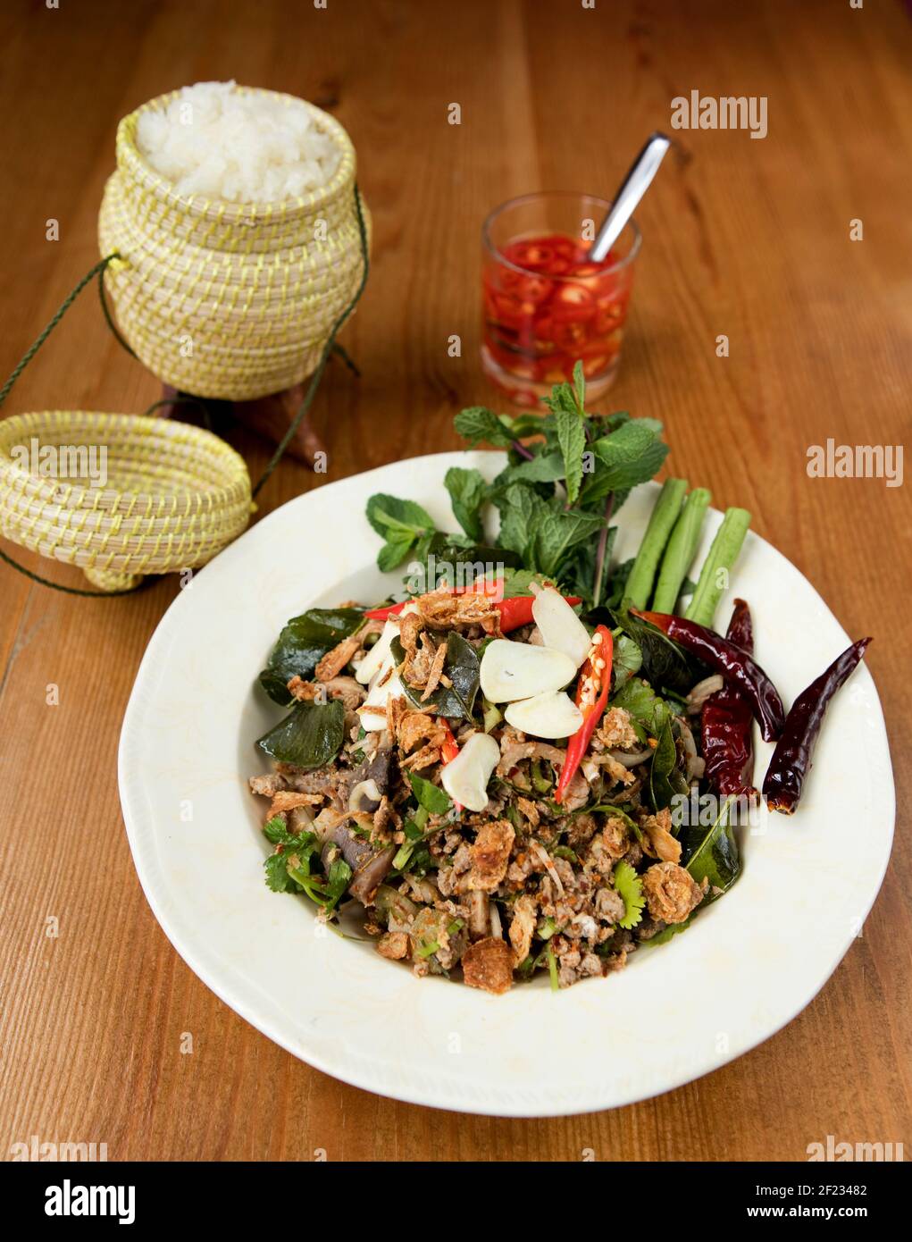 101 Thai Kitchen Pic Shows: Laab Ped - Isaan Duck Salad Stock Photo - Alamy