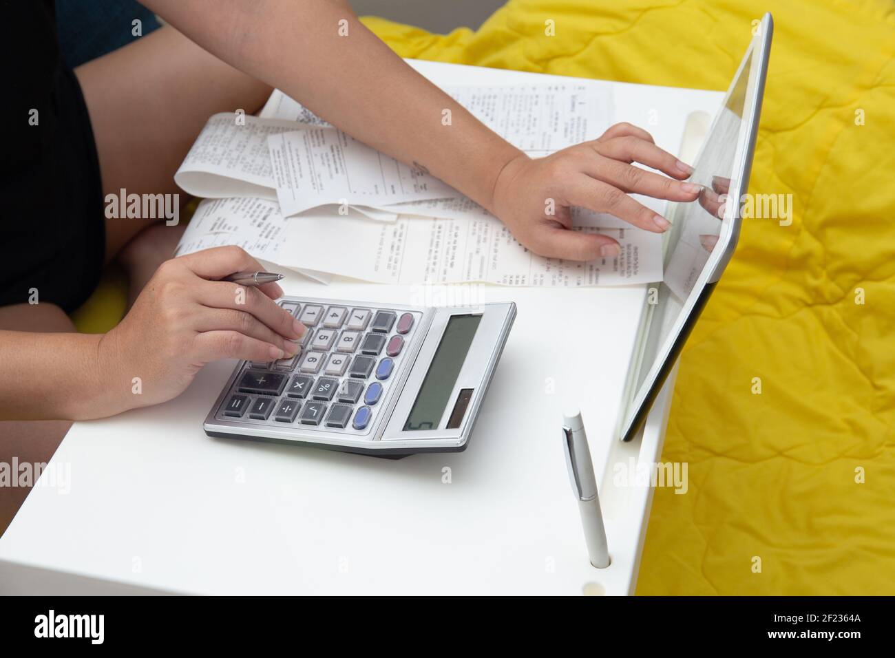 Office hands person tablet hi-res stock photography and images - Alamy