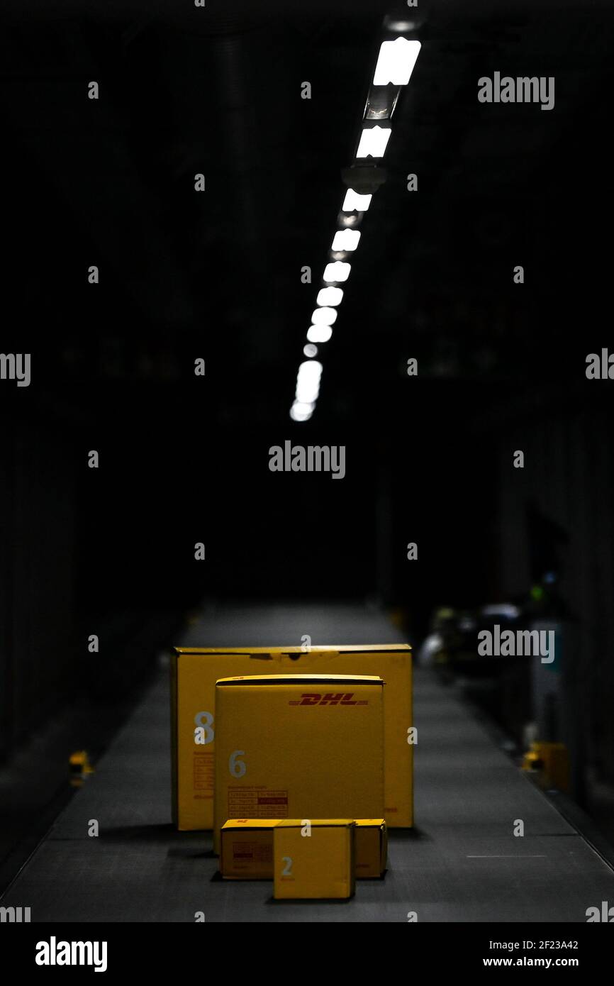 Illustration shows delivery packets in marge of a press moment for the ...